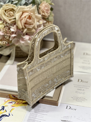 CD Mini Book Tote Gold Tone D-Lace Embroidery With Macrame Effect ...