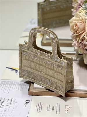 CD Mini Book Tote Gold Tone D-Lace Embroidery With Macrame Effect ...