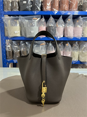 Picotin Lock Bag Taurillon Clemence Leather 18/22CM Gold/Silver Tone ...